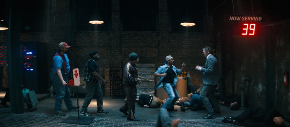 新版《白头神探》影评：相隔30年重启归来，荒诞喜剧再度出击！ - Wanuxi